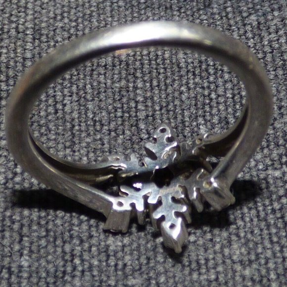 Disney | Jewelry | 6ctw Enchanted Disney Diamond Elsa Frozen Snowflake ...
